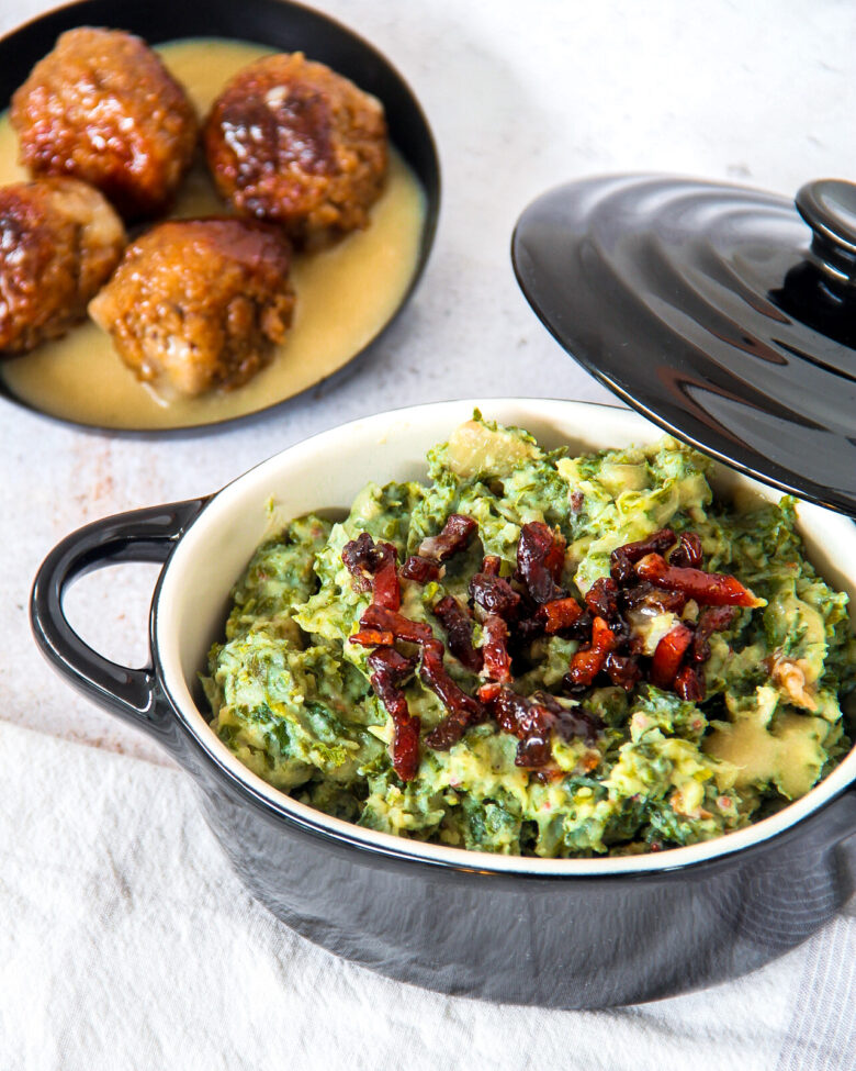 Boerenkoolstamppot met honingspekjes & gehaktballetjes in jus