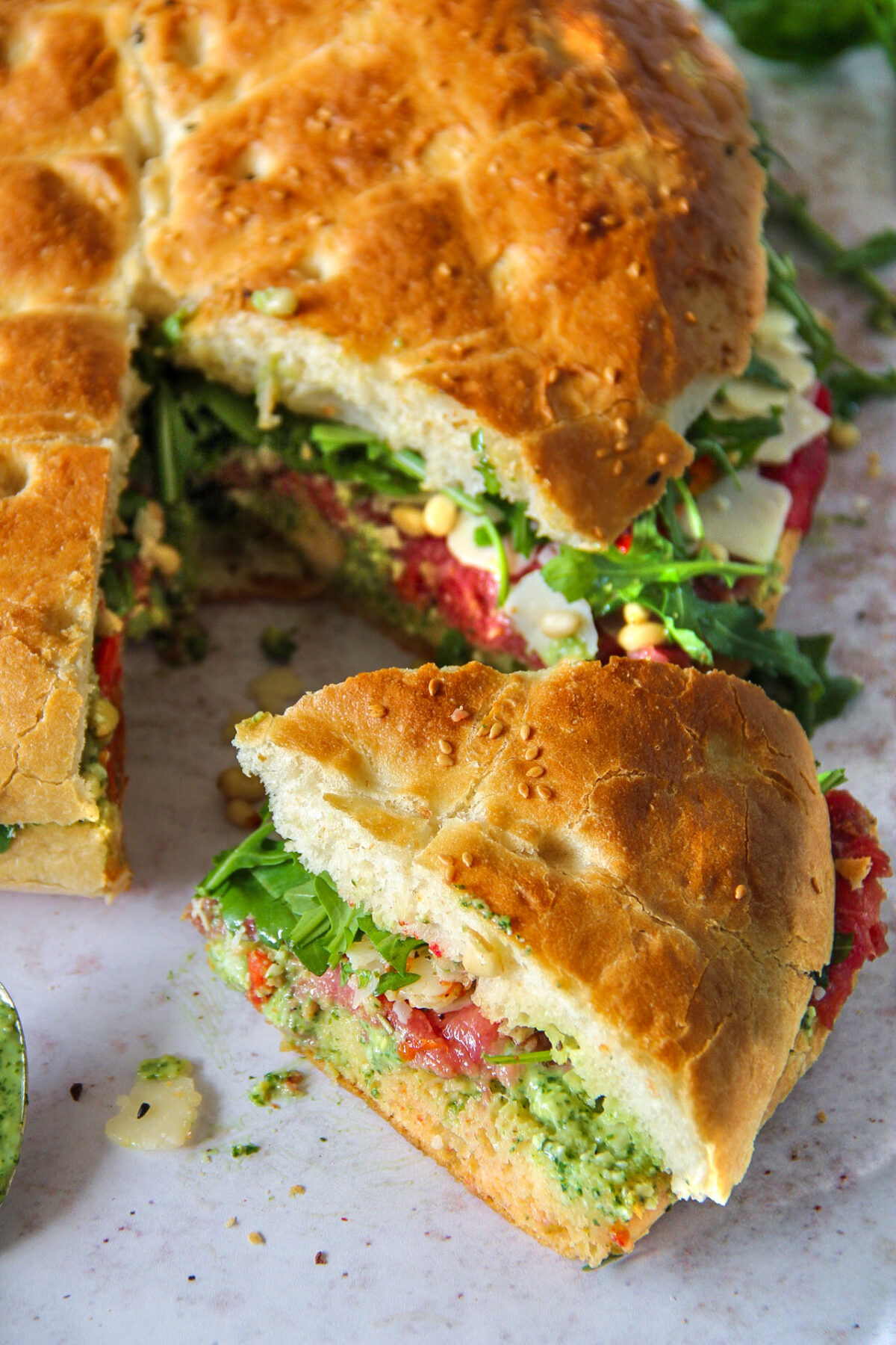 Turks brood met carpaccio & pestomayonaise | Sharing recept