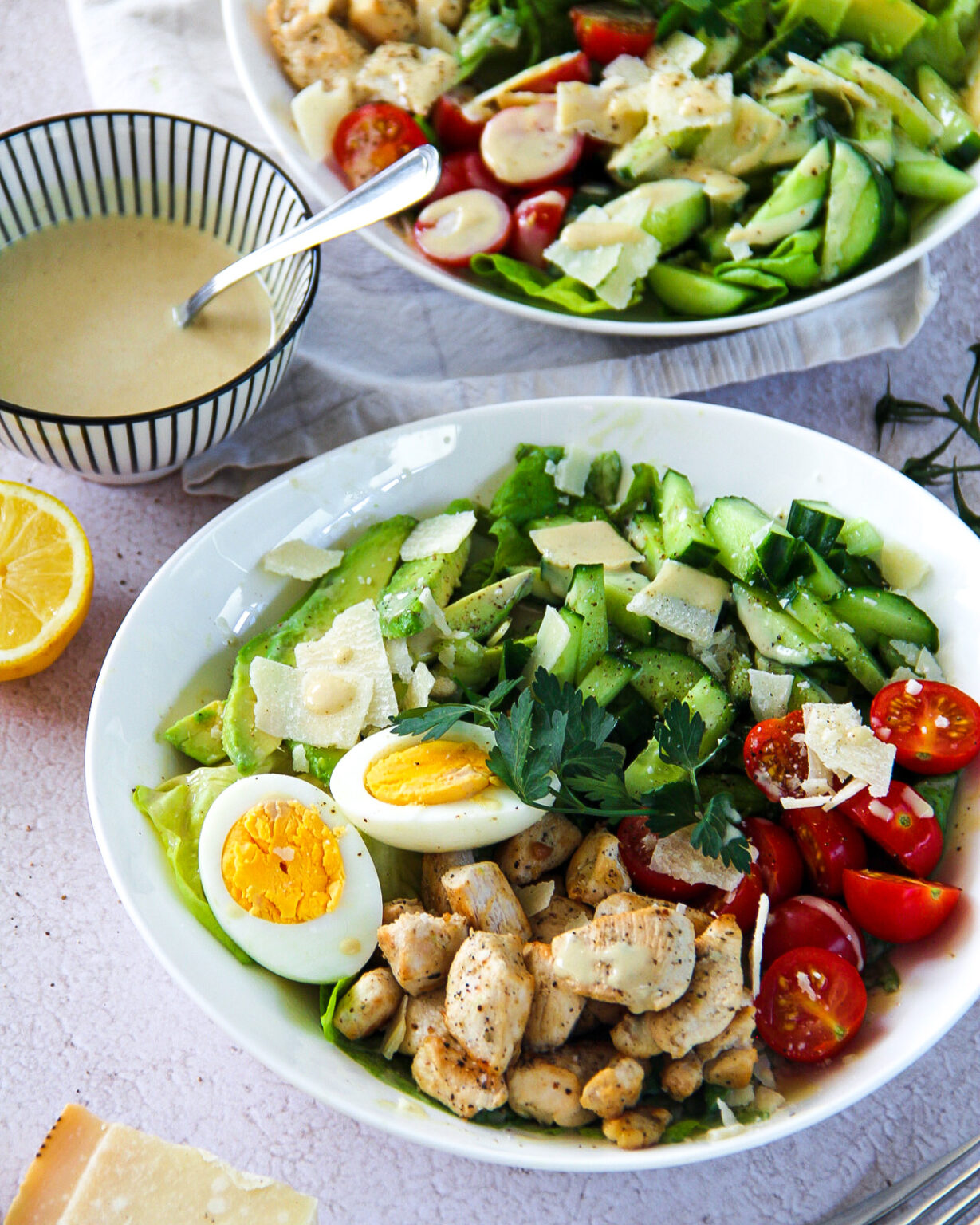 Healthy Caesar salade met yoghurtdressing & kip