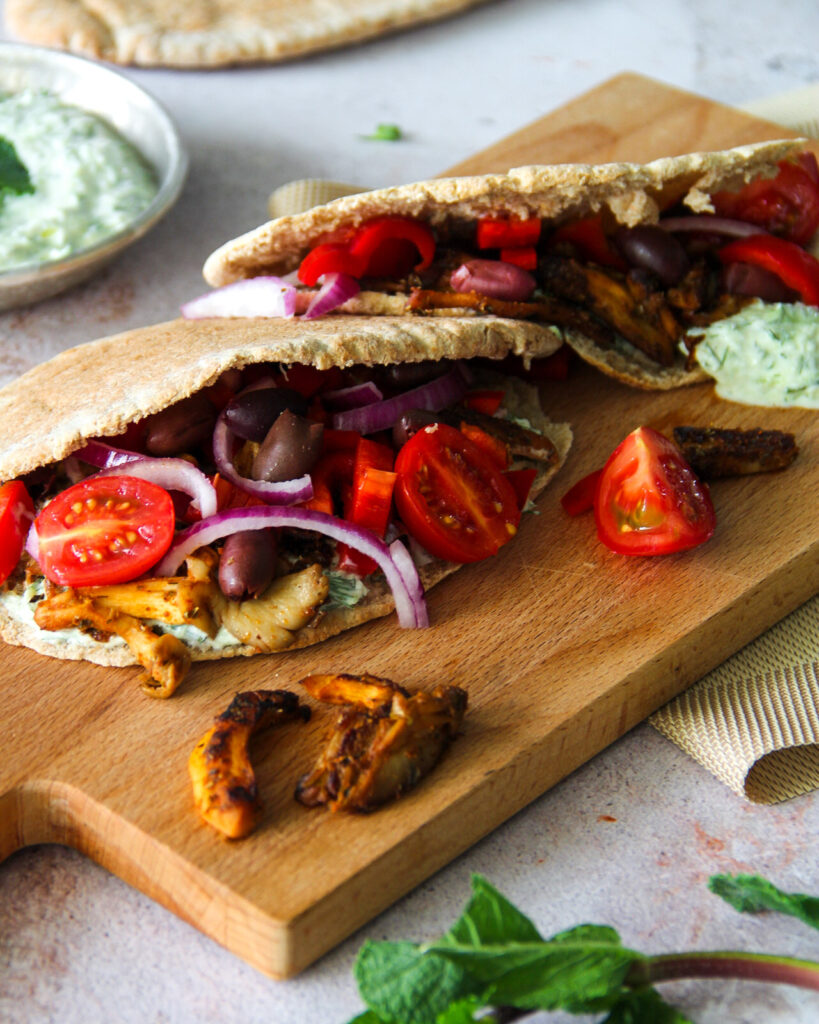 Vega gyros van oesterzwam met Griekse toppings